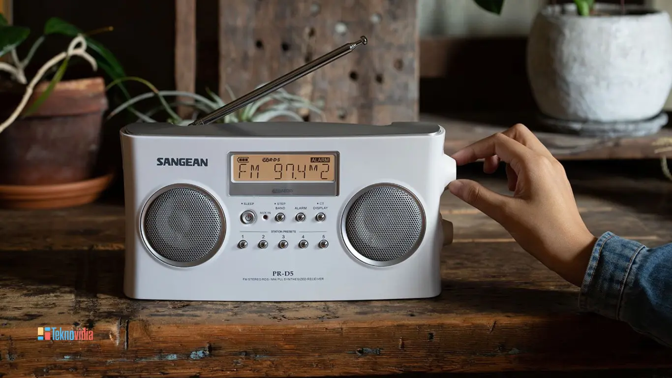 Daftar 10 Radio Portable Terbaik, Cocok untuk Camping